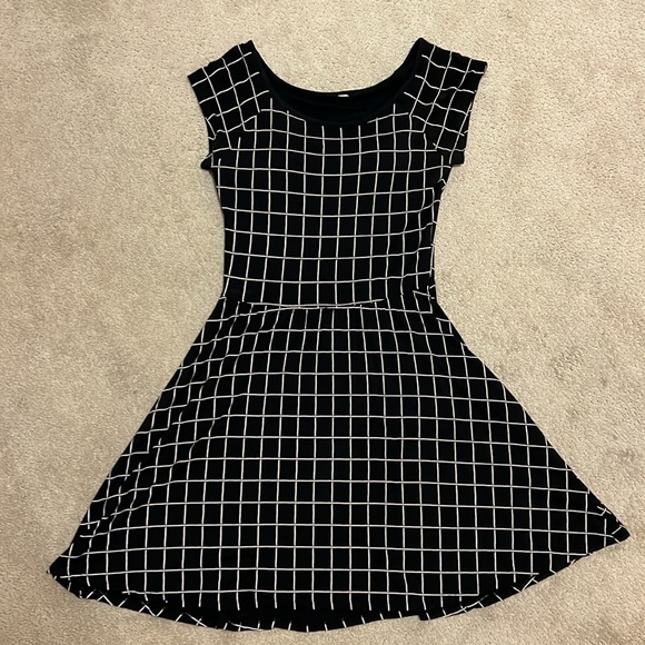 Uniqlo | Dresses | Uniqlo Black White Checkered Skater Dress Super Soft ...